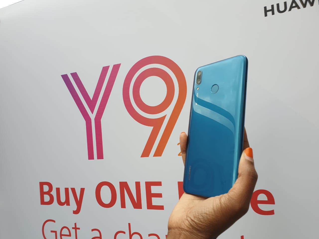 Huawei Y9 impresses with premium features at a budget - HapaKenya
